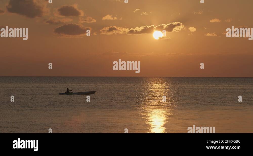 Kayaker silhouette Stock Videos & Footage - HD and 4K Video Clips - Alamy