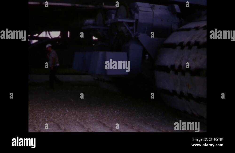 Crawler transporter carries Saturn V for Apollo 8 Mission - 1968 Stock ...