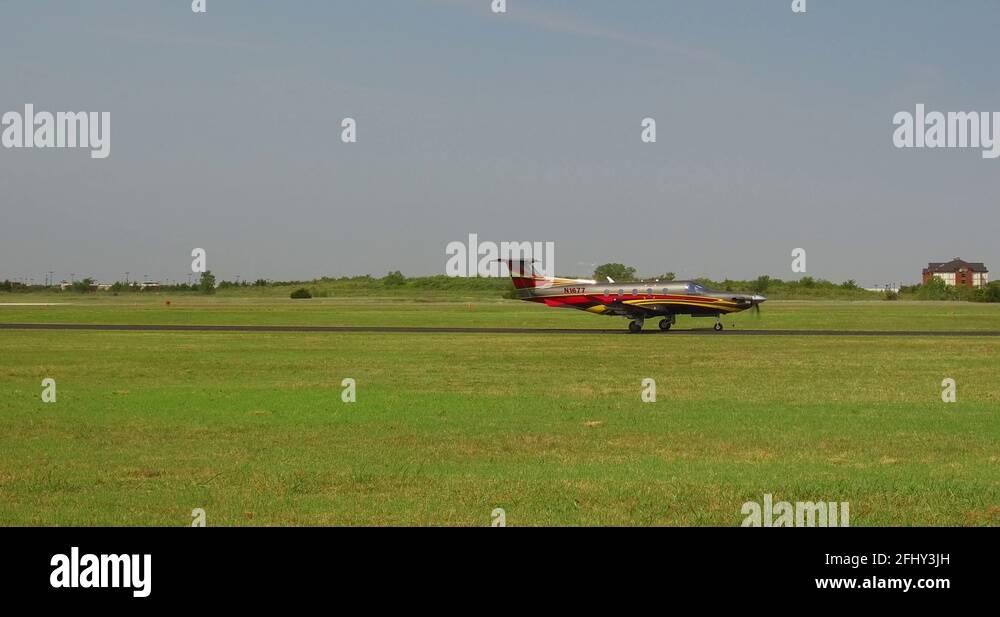 Pilatus airplane Stock Videos & Footage - HD and 4K Video Clips - Alamy