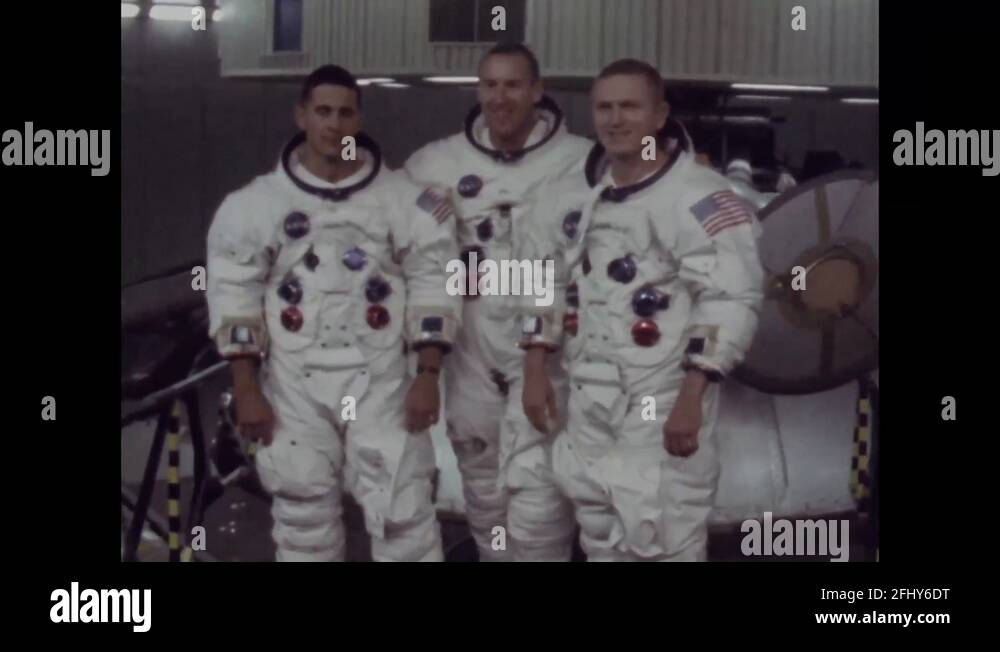 Bill Anders, Jim Lovell and Frank Borman pose for a photograph - 1968 ...