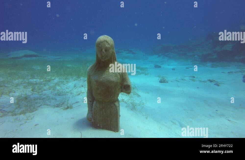 Statue under water Stock Videos & Footage - HD and 4K Video Clips - Alamy