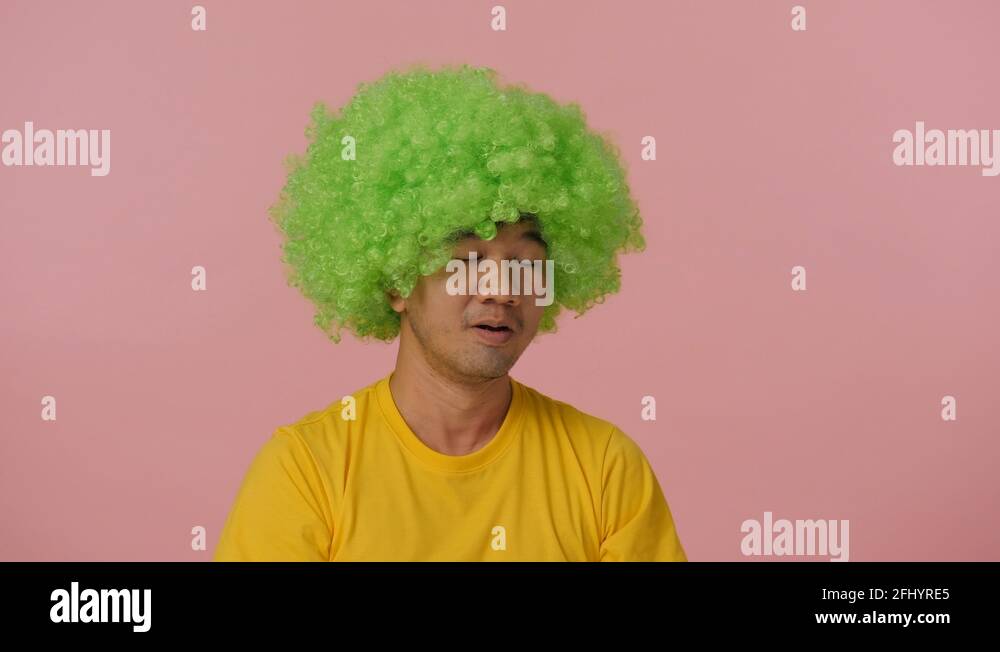 Man pink wig Stock Videos & Footage - HD and 4K Video Clips - Alamy