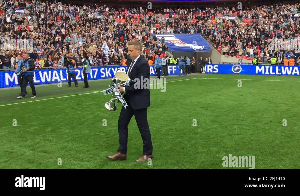 Tony craig millwall Stock Videos & Footage - HD and 4K Video Clips - Alamy