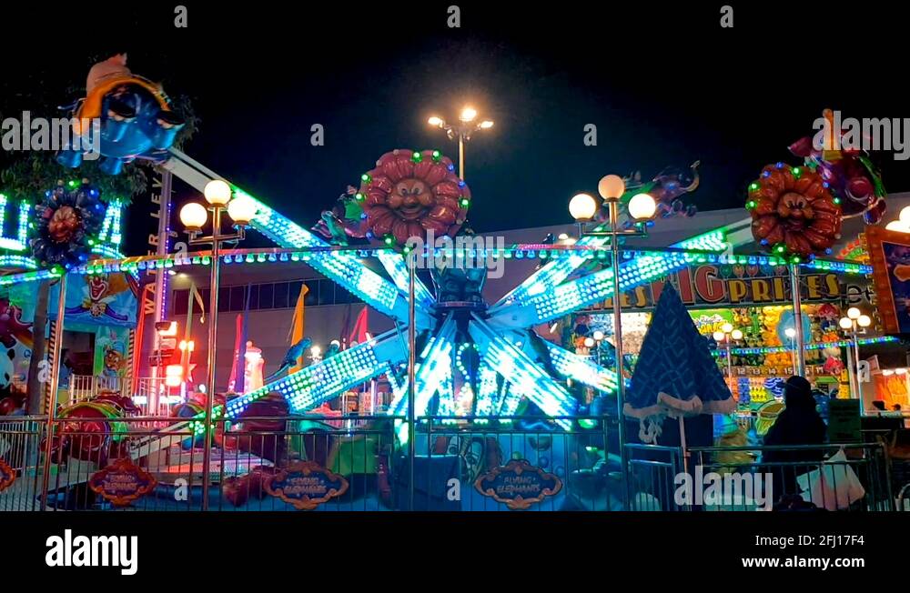 Show rides Stock Videos & Footage - HD and 4K Video Clips - Alamy