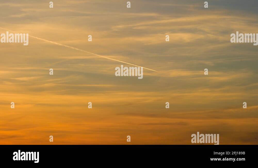 Vapor trail sunset Stock Videos & Footage - HD and 4K Video Clips - Alamy