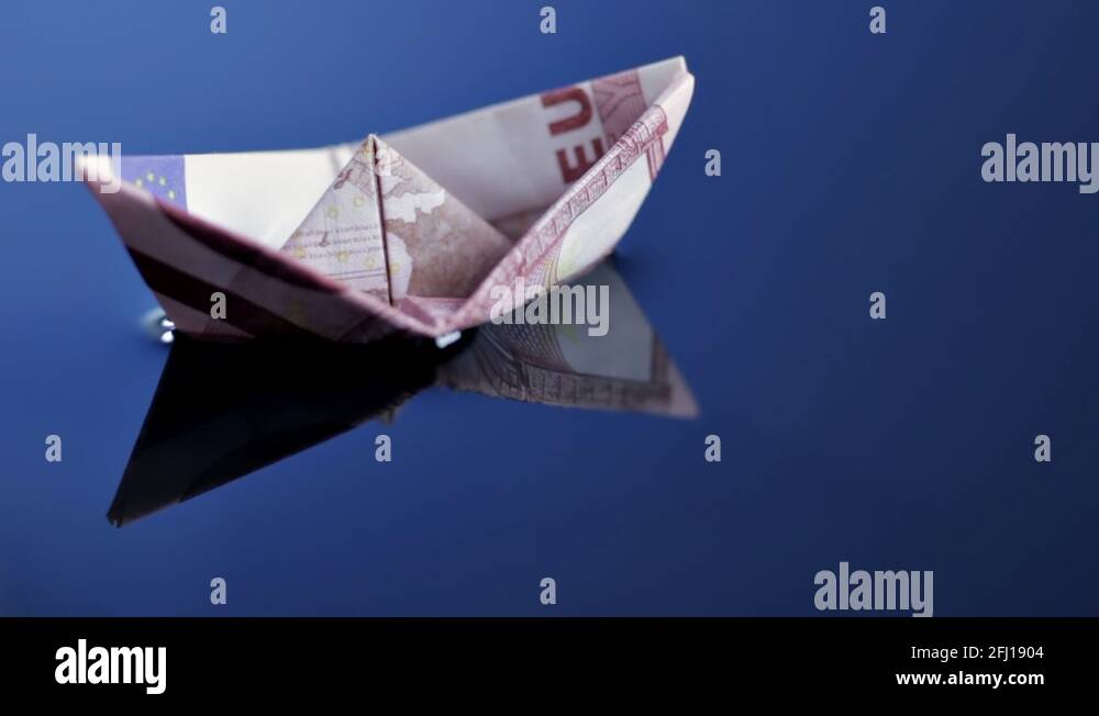 Note boat Stock Videos & Footage - HD and 4K Video Clips - Alamy