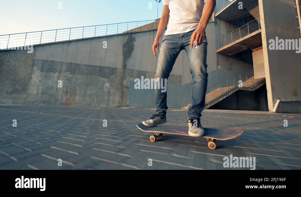 Wheels falling off Stock Videos & Footage - HD and 4K Video Clips - Alamy