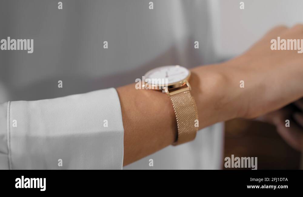 Gold lady watch in Stock Videos & Footage - HD and 4K Video Clips - Alamy