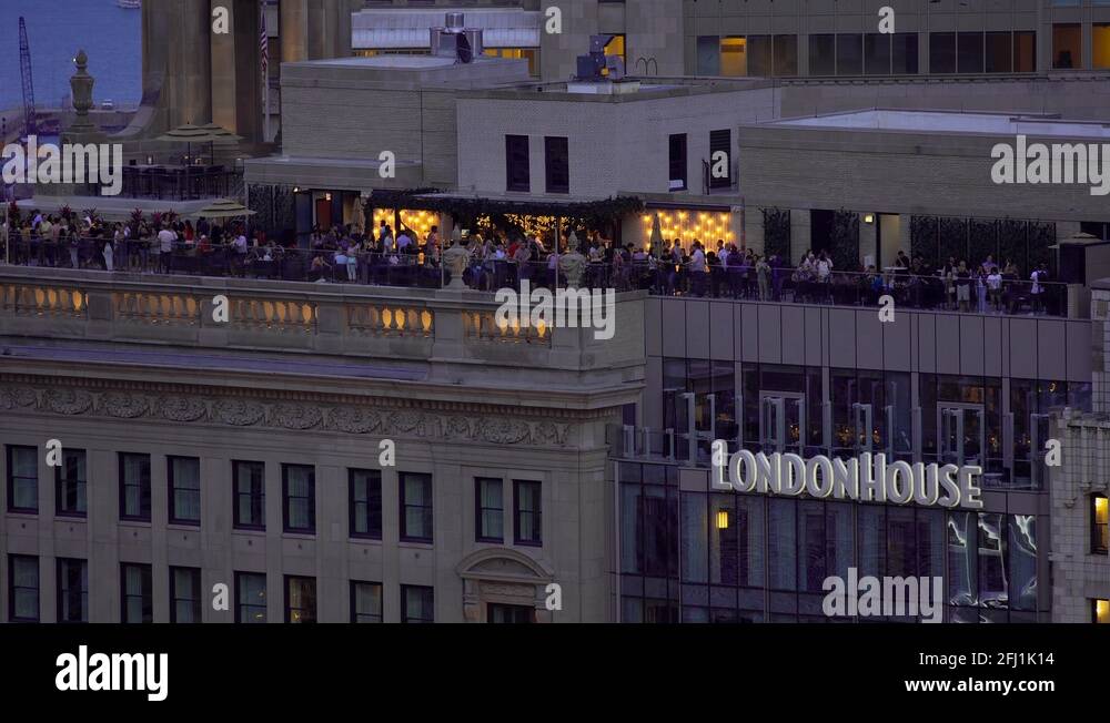 The London House rooftop bar and restaurant in downtown Chicago Stock ...