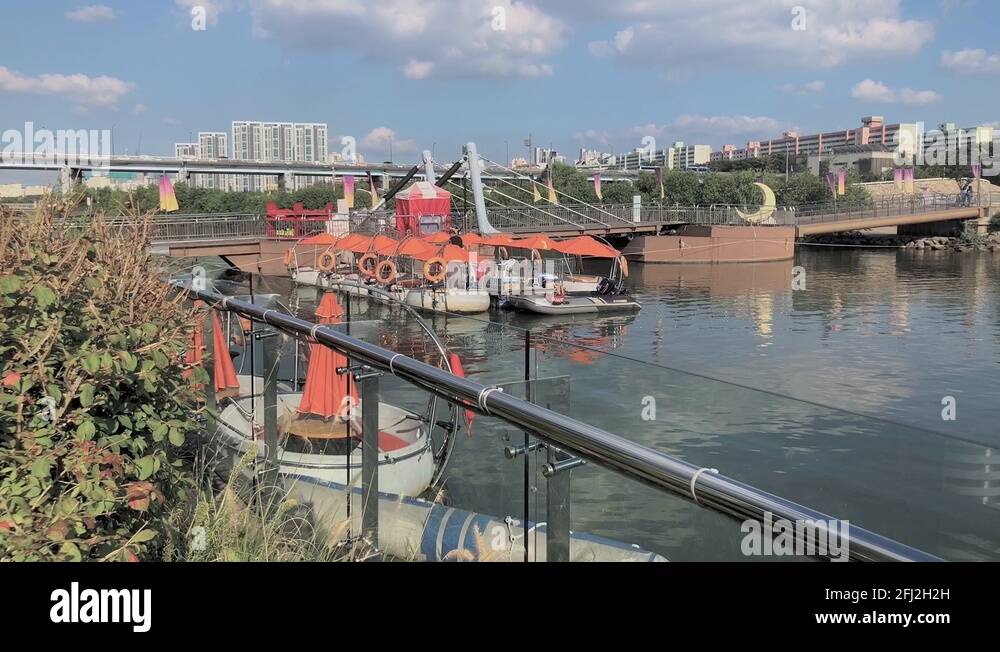 Floating table Stock Videos & Footage - HD and 4K Video Clips - Alamy