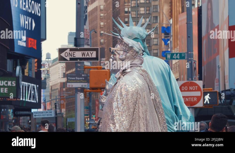 Statue of man Stock Videos & Footage - HD and 4K Video Clips - Alamy