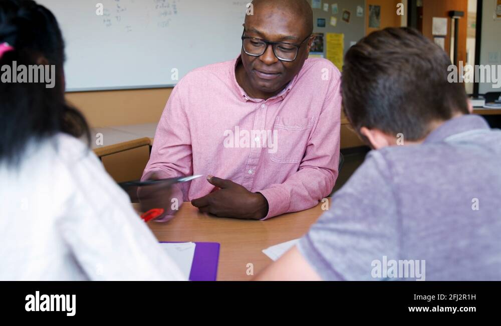Tutor tutorial Stock Videos & Footage - HD and 4K Video Clips - Alamy