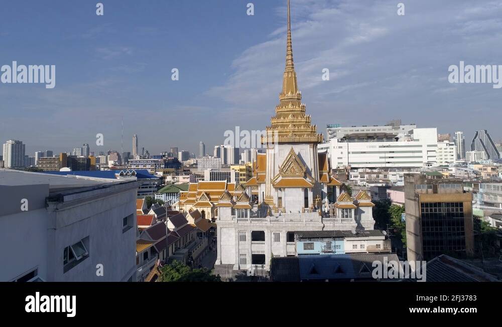 Fly up shot of the back of Wat Traimit temple, golden buddha, Bangkok ...