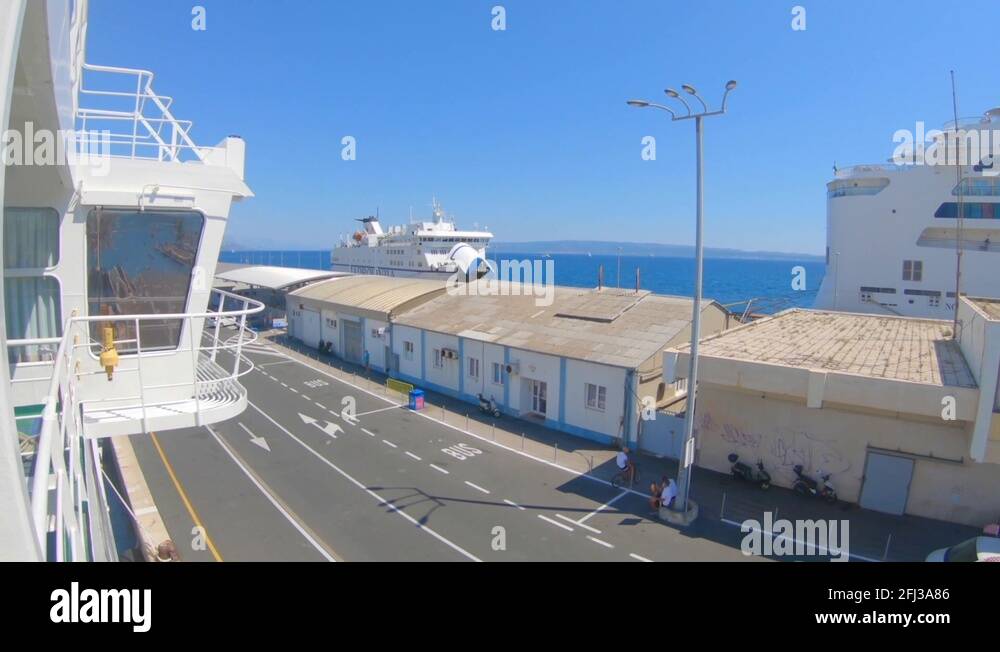 Split ferry Stock Videos & Footage - HD and 4K Video Clips - Alamy