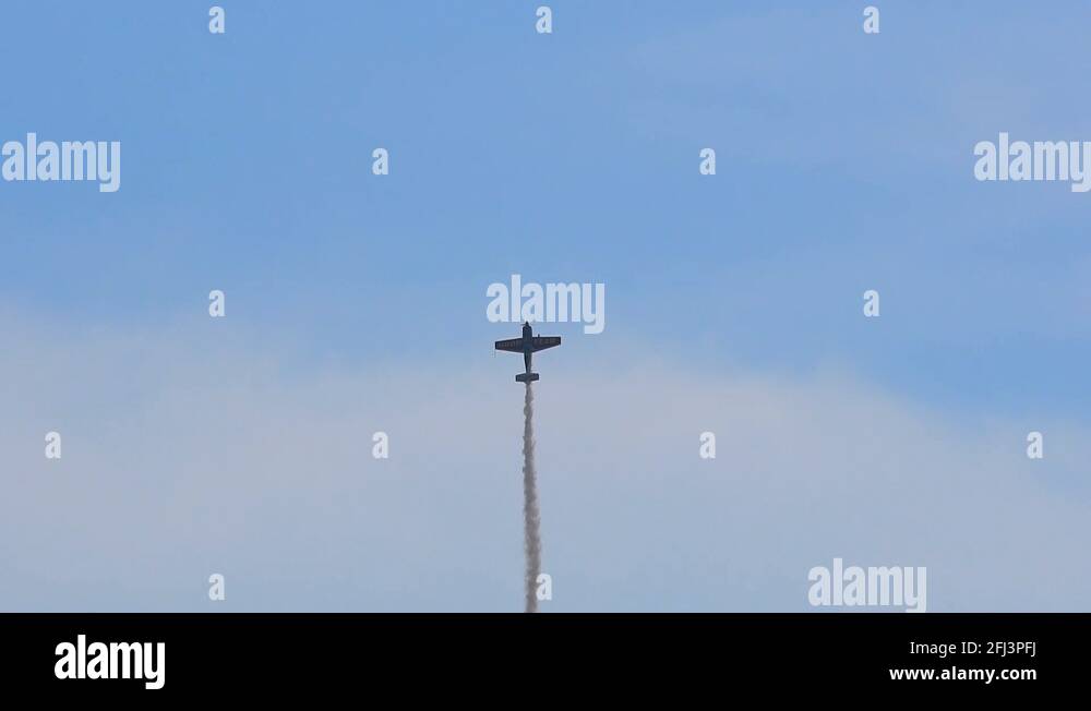 Pilot maneuver Stock Videos & Footage - HD and 4K Video Clips - Alamy