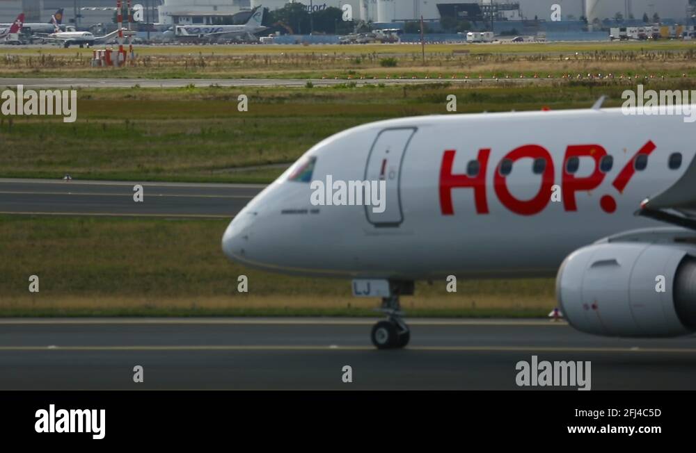 Embraer 190std Stock Videos & Footage - HD and 4K Video Clips - Alamy