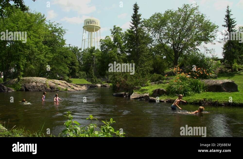 Kids wading Stock Videos & Footage - HD and 4K Video Clips - Alamy