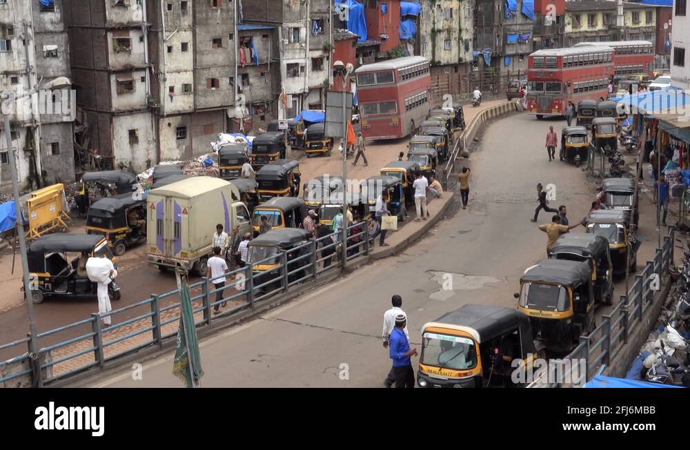 Double decker buses, auto rickshaws and pedestrians in Mumbai, India ...