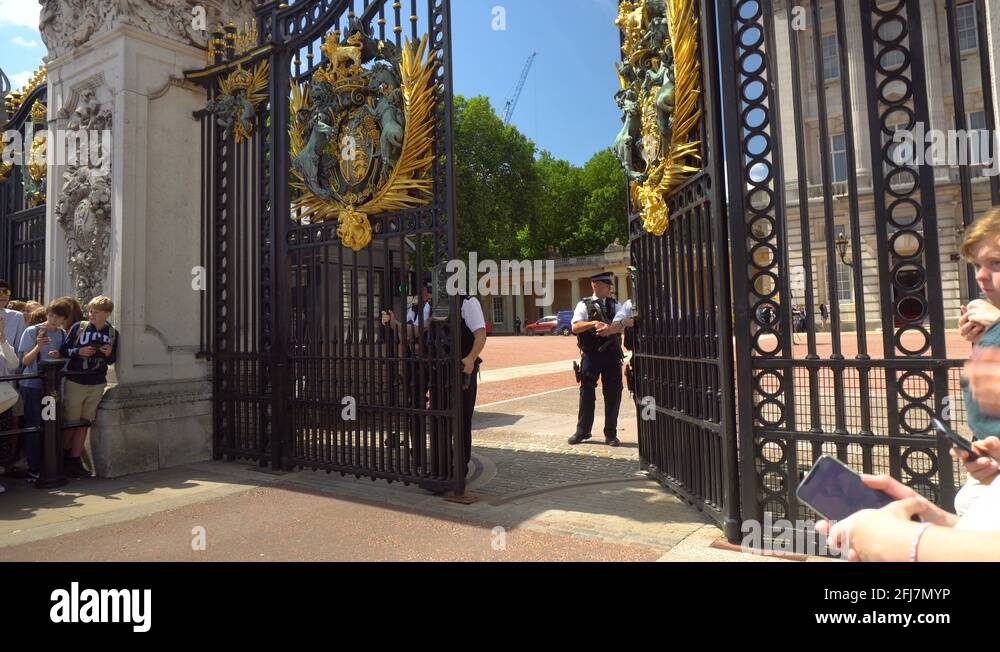 Buckingham palace gate Stock Videos & Footage - HD and 4K Video Clips ...