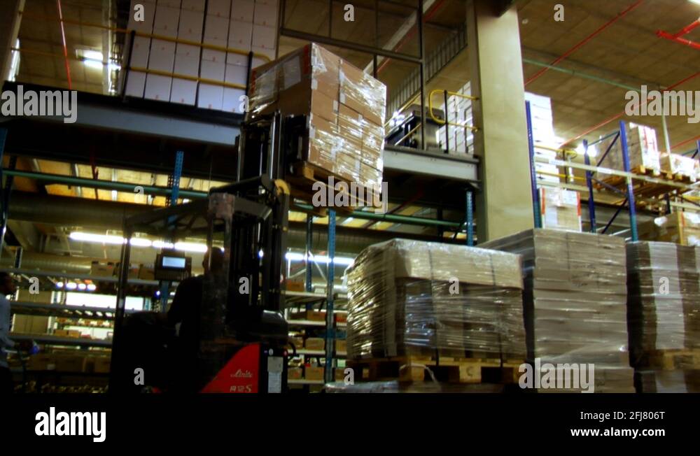 Loading crate Stock Videos & Footage - HD and 4K Video Clips - Alamy