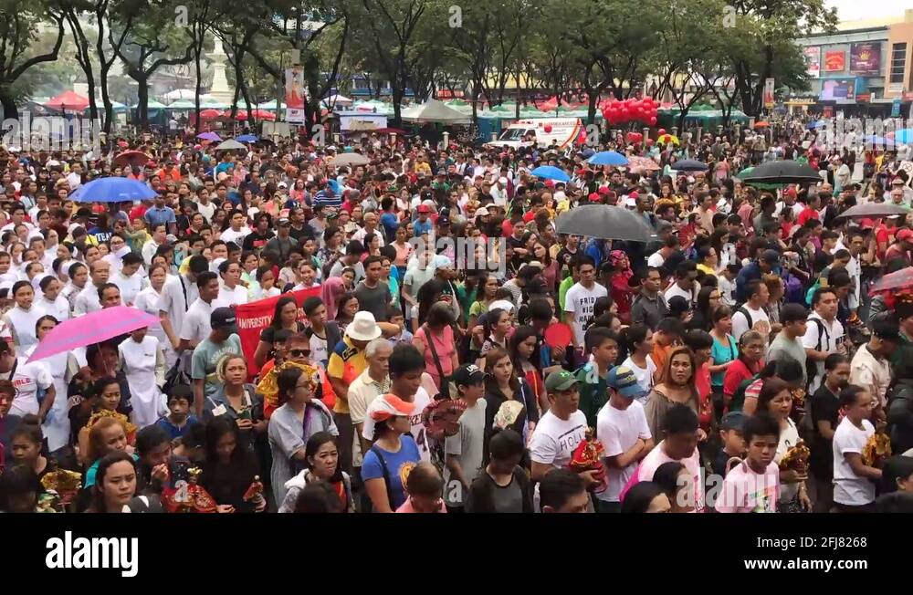 Thousand of people walking Stock Videos & Footage - HD and 4K Video ...