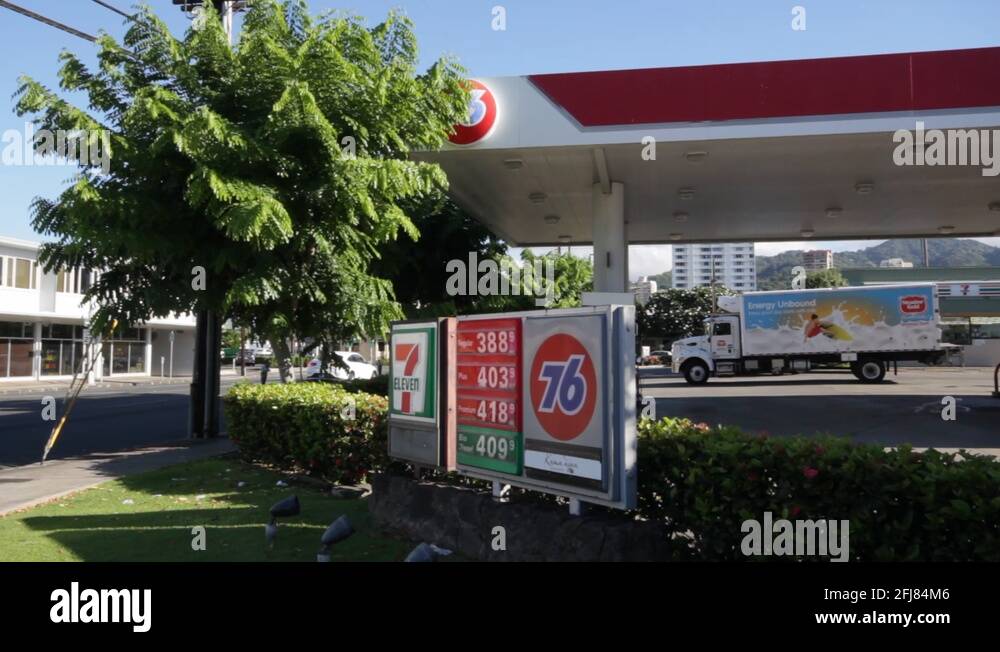 76 Union Gas Station in Honolulu on the island of Oahu, Hawaii Stock ...
