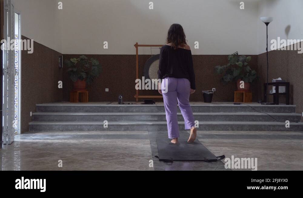 Meditation gong Stock Videos & Footage - HD and 4K Video Clips - Alamy
