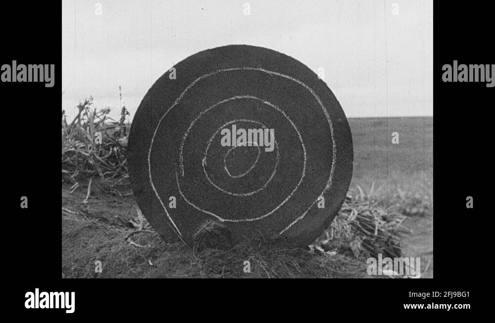 Aim arrows Stock Videos & Footage - HD and 4K Video Clips - Alamy
