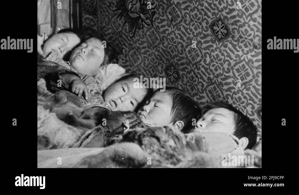 Inuit boy Stock Videos & Footage - HD and 4K Video Clips - Alamy