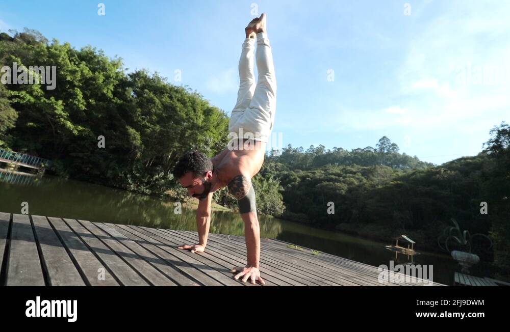 Handstand pose Stock Videos & Footage - HD and 4K Video Clips - Alamy