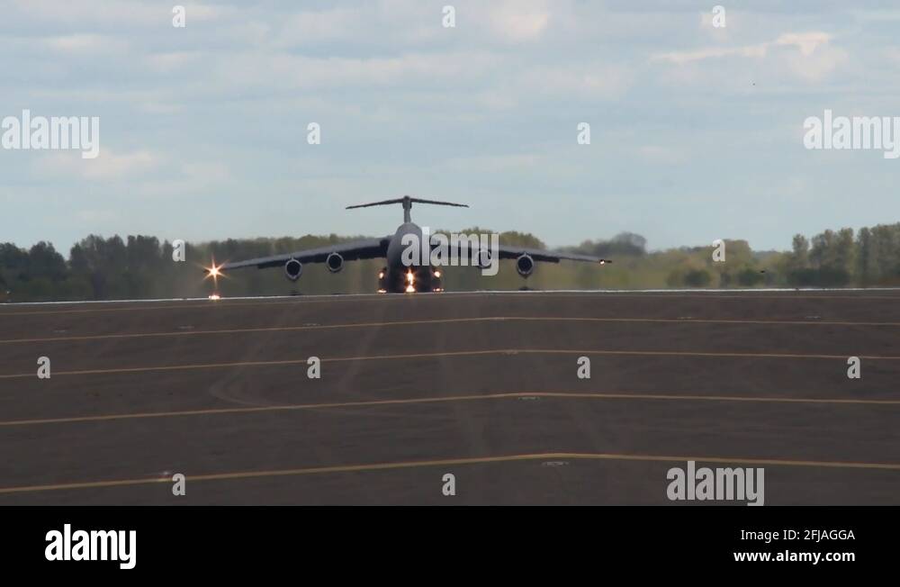 Raf cargo aircraft Stock Videos & Footage - HD and 4K Video Clips - Alamy