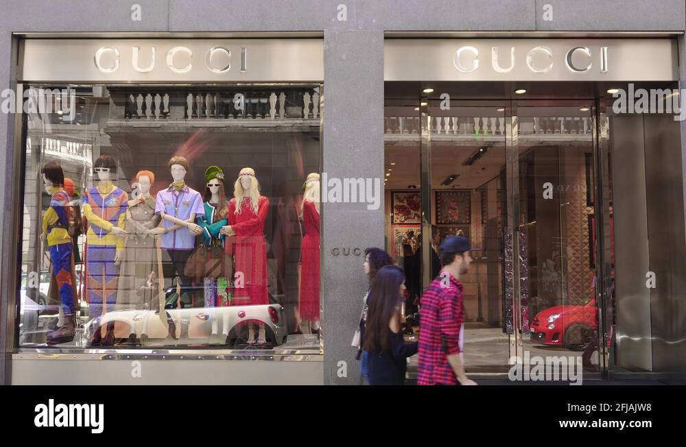 Gucci shop window Stock Videos & Footage - HD and 4K Video Clips - Alamy