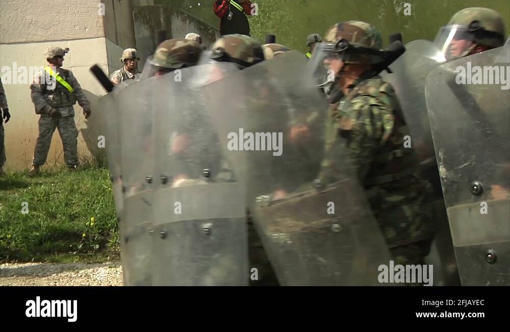 American soldiers train on Crowd Riot Control during training exercise ...