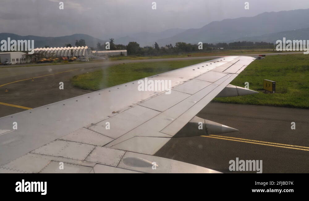 View along airplane wing Stock Videos & Footage - HD and 4K Video Clips ...