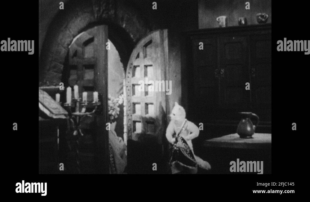 1950s: UNITED STATES: king enters palace with princess and man ...