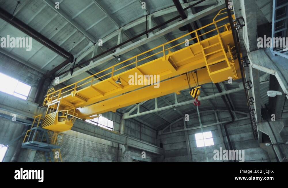 Overhead wire crane Stock Videos & Footage - HD and 4K Video Clips - Alamy