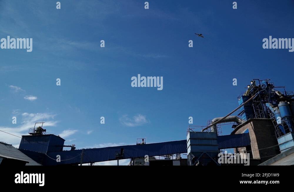 Hopper farm building Stock Videos & Footage - HD and 4K Video Clips - Alamy