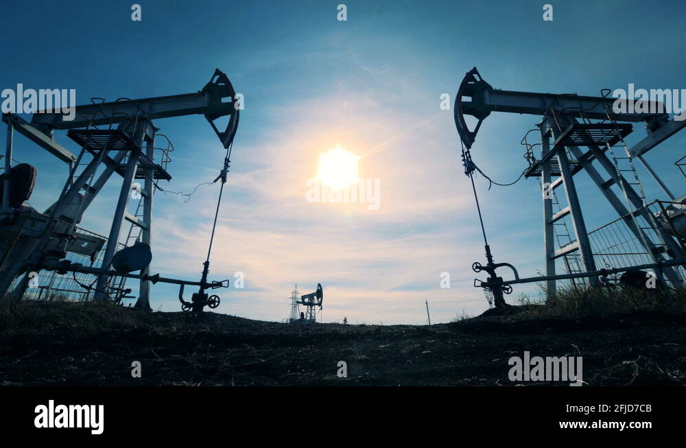 Oil pumping machines Stock Videos & Footage - HD and 4K Video Clips - Alamy