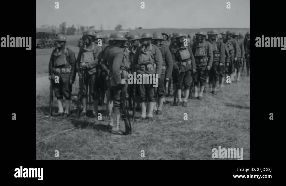Soldiers of the 320th Infantry stand in a gas mask drill - 1918 Stock ...
