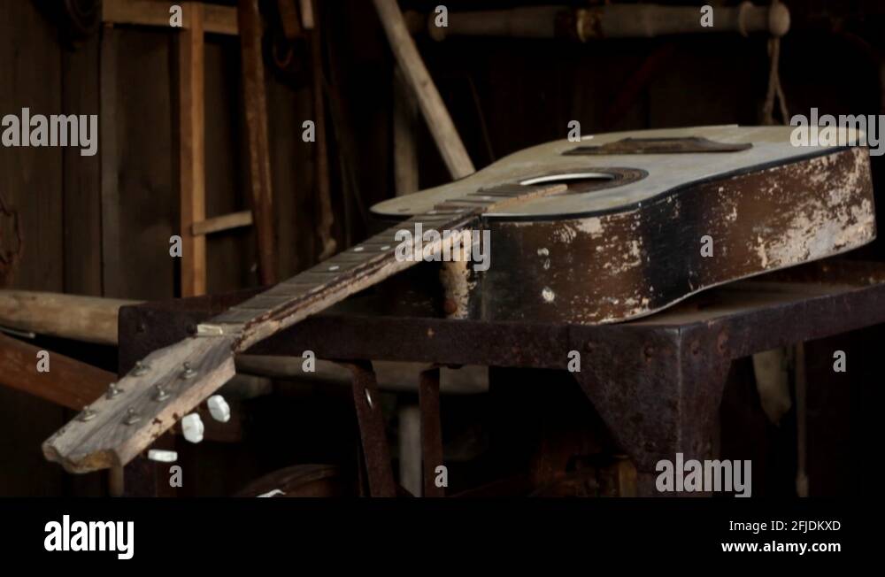 Worn out guitar Stock Videos & Footage - HD and 4K Video Clips - Alamy