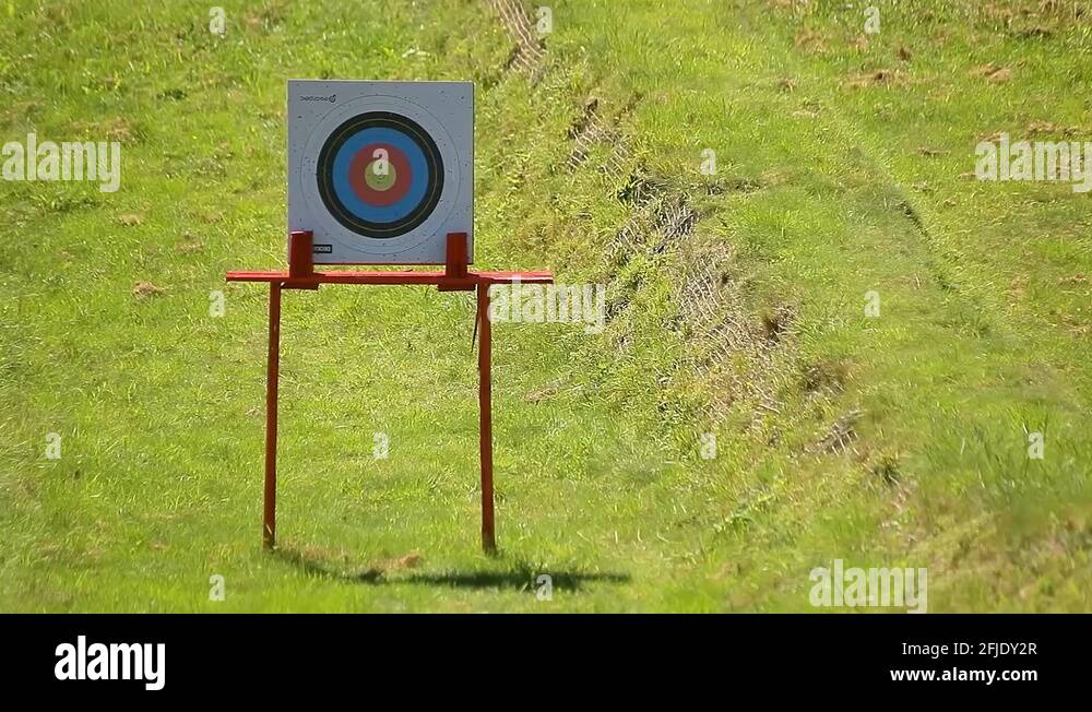 Bullseye target Stock Videos & Footage - HD and 4K Video Clips - Alamy