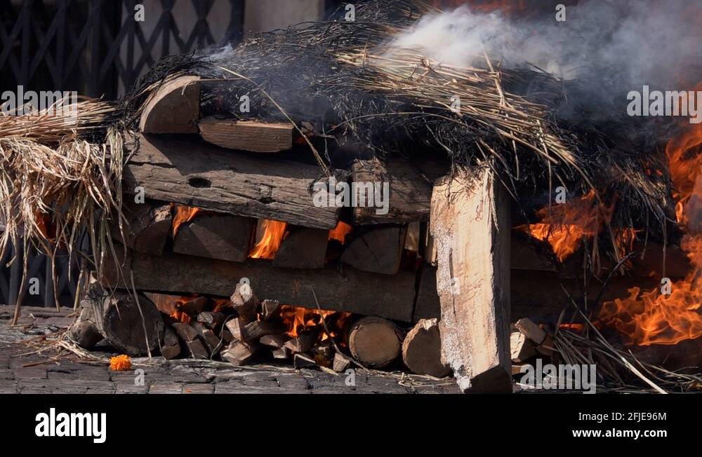 Human Cremation Ceremony in Pashupatinath Temple, Kathmandu, Nepal ...