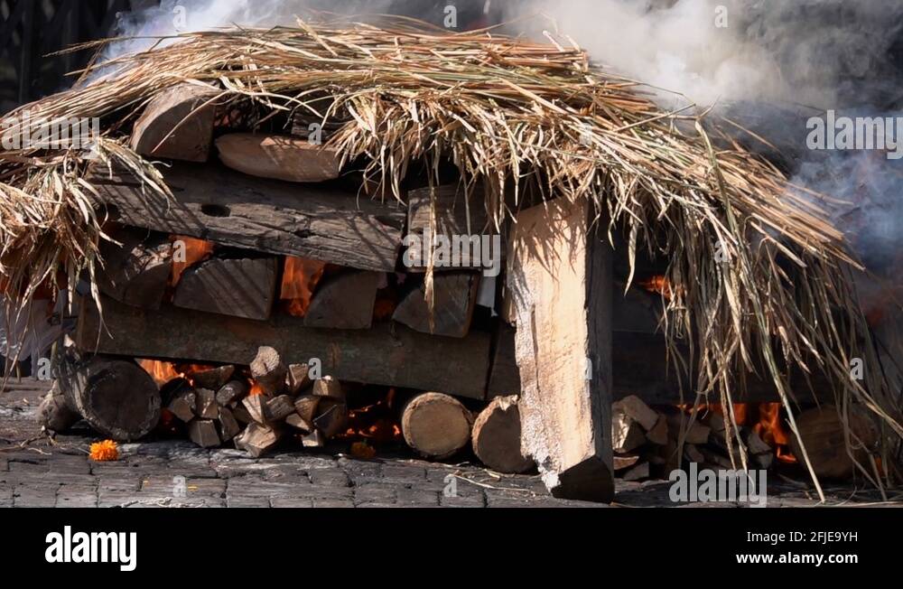 Human Cremation Ceremony in Pashupatinath Temple, Kathmandu, Nepal ...