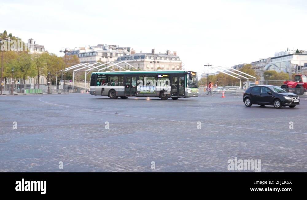 Cinematic Video of the roundabout in front of the arc the triomphe ...