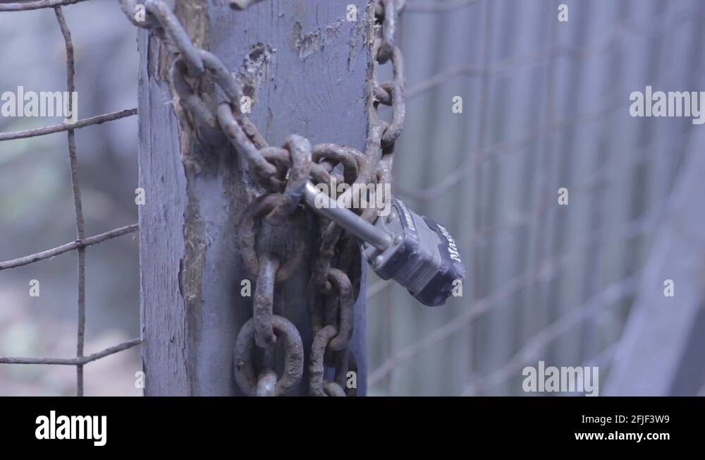 Closed chains Stock Videos & Footage - HD and 4K Video Clips - Alamy