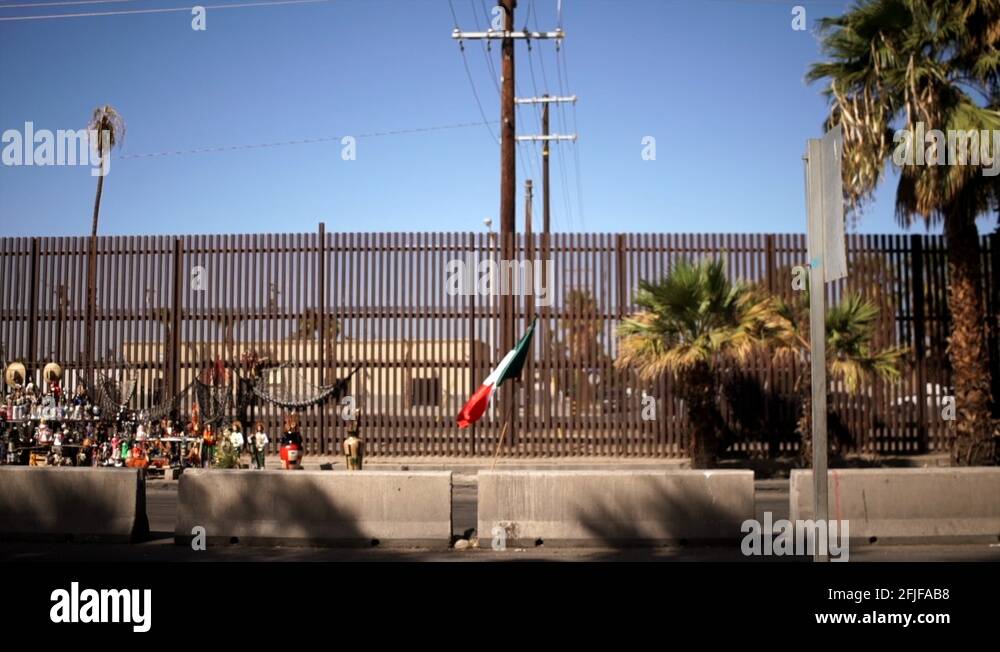 Usa mexico border flag Stock Videos & Footage - HD and 4K Video Clips ...