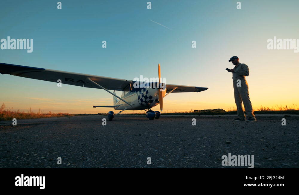 Mobile pilot Stock Videos & Footage - HD and 4K Video Clips - Alamy