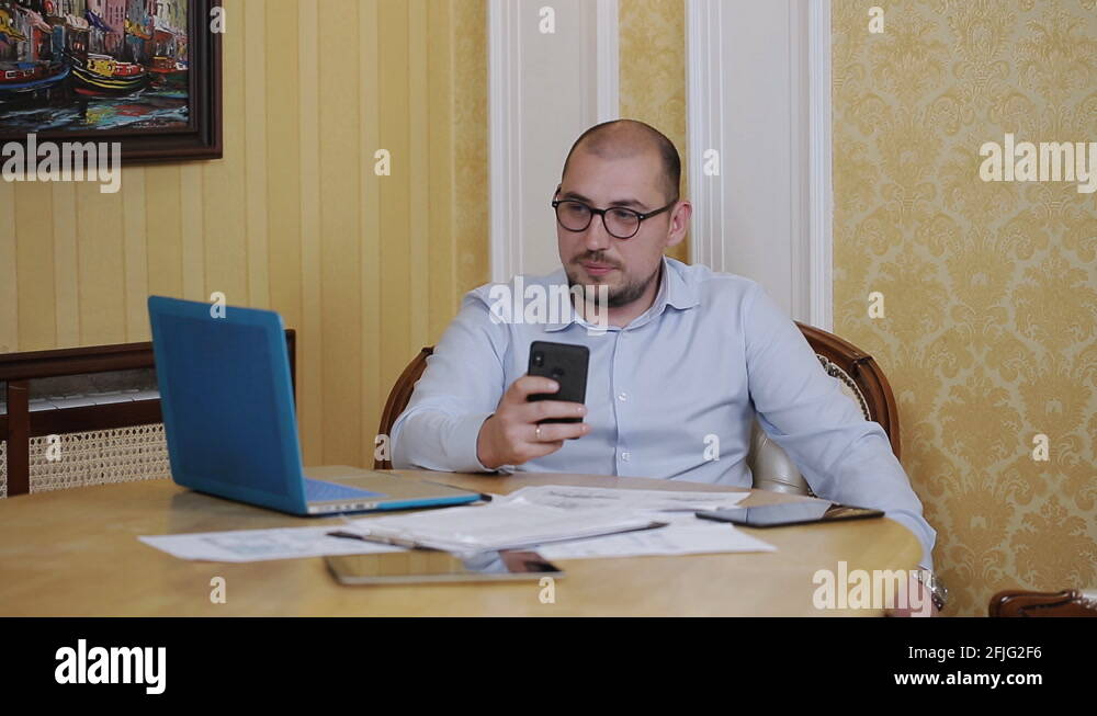 Assistant Seduces Boss In The Office The Secretary Tries To Seduce His
