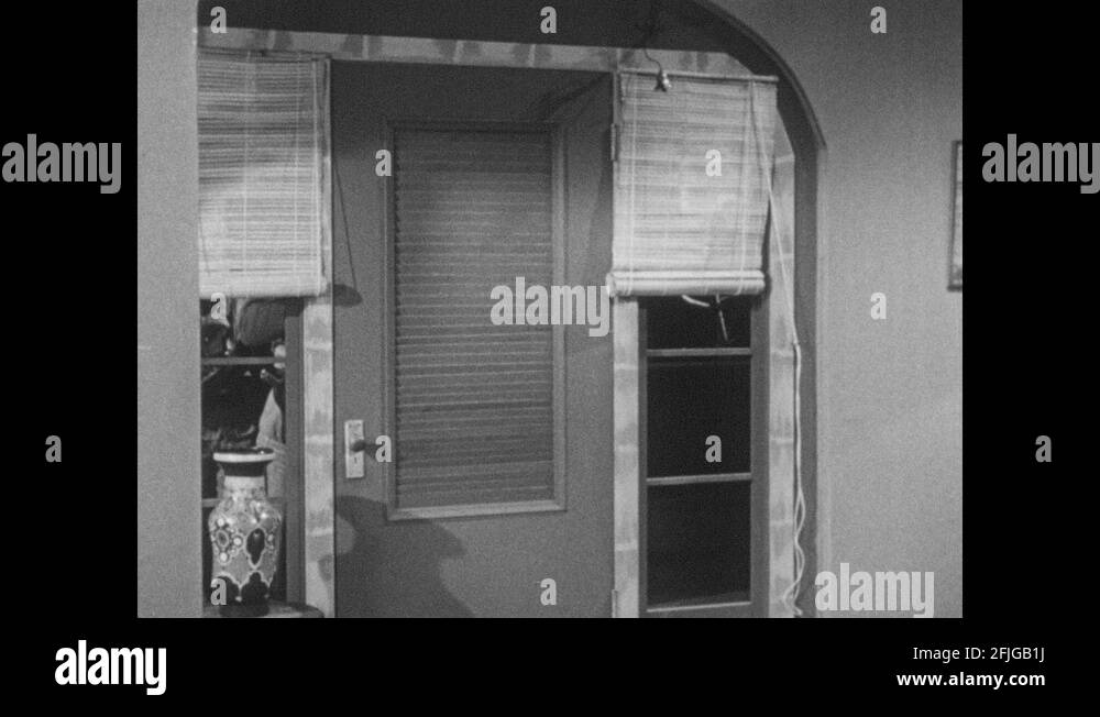 Men ringing door bell Stock Videos & Footage - HD and 4K Video Clips ...