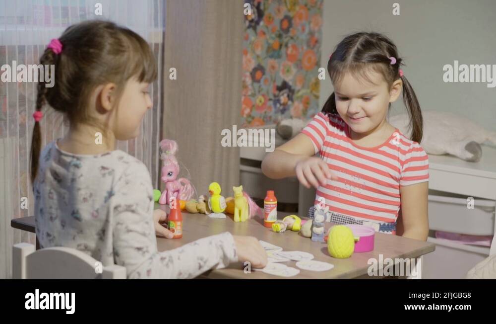 Girls play store Stock Video Footage - Alamy